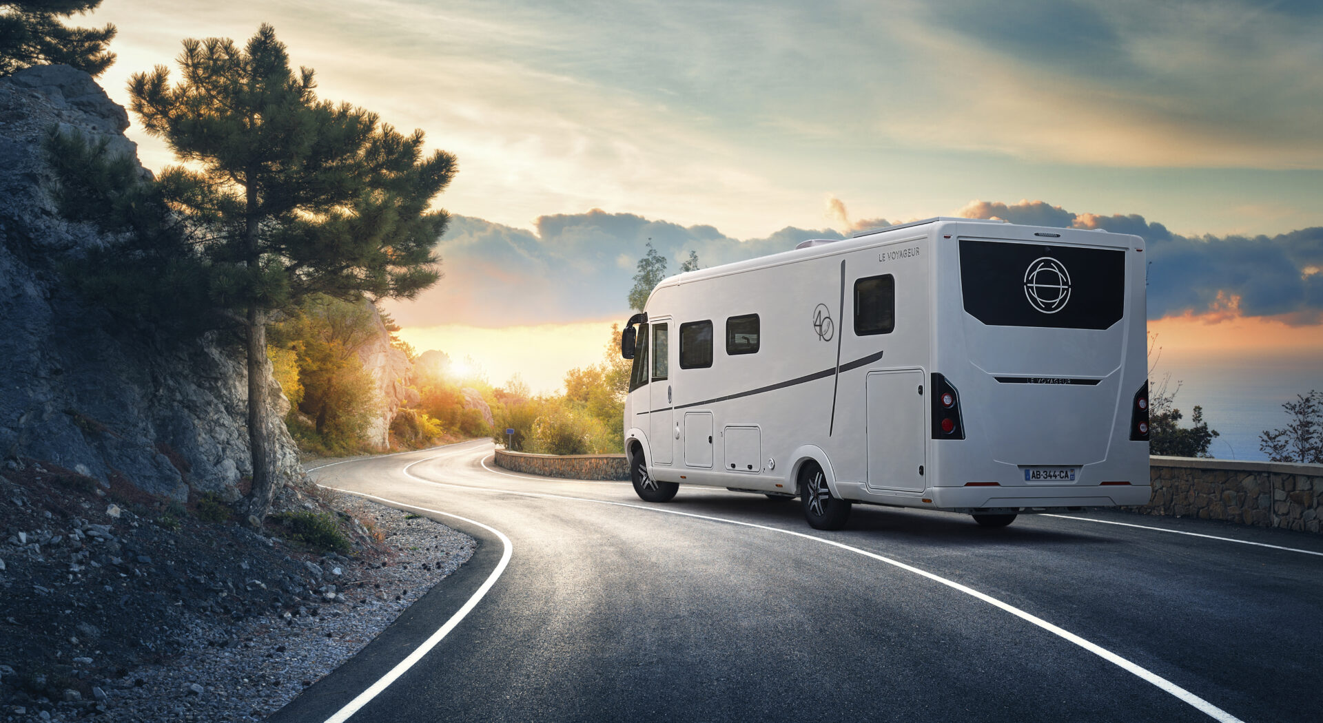 Le Voyageur - Luxury motorhomes and Liner | Constructeur de camping ...